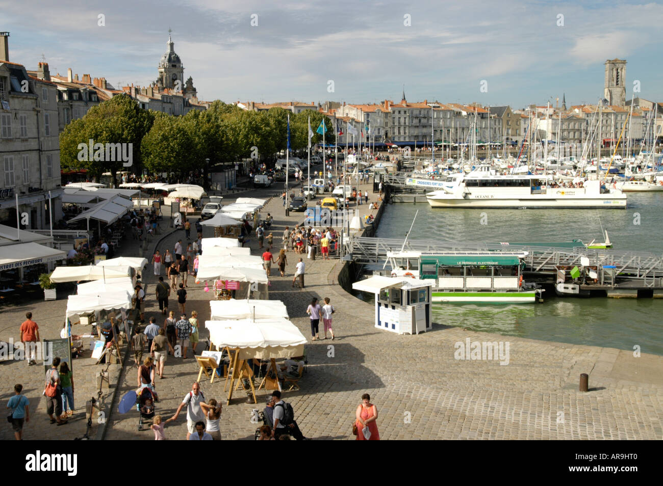 Market on the harbour side at La Rochelle Stock Photo - Alamy