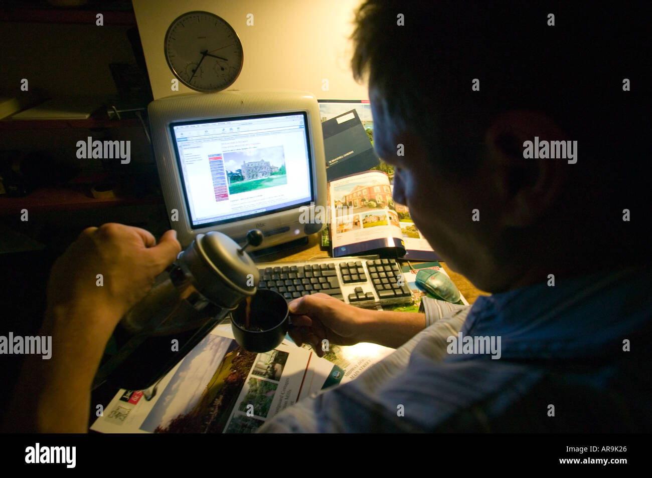 Househunting hi-res stock photography and images - Alamy