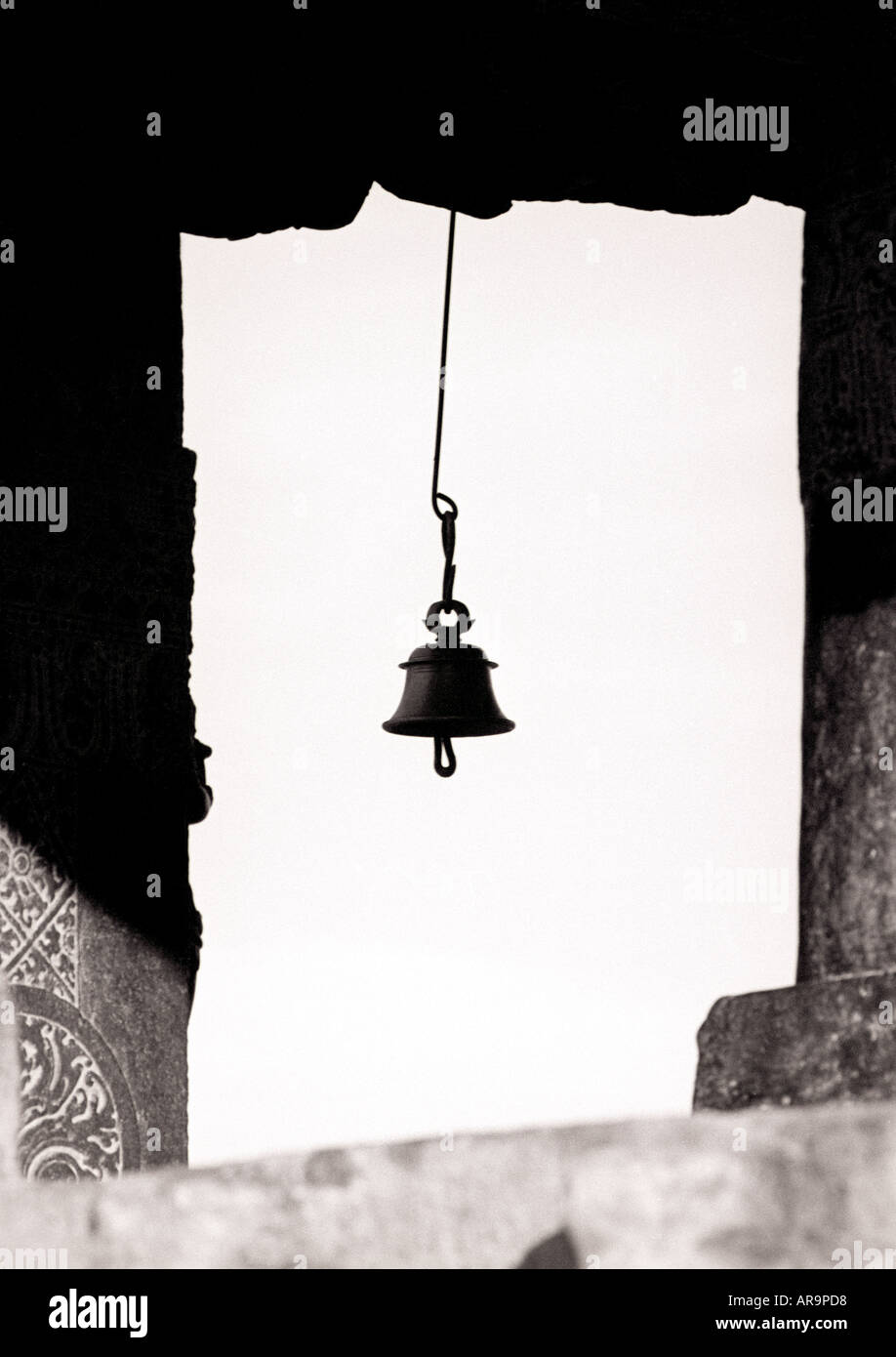 RAA72717 Temple bell in temple in India Stock Photo - Alamy