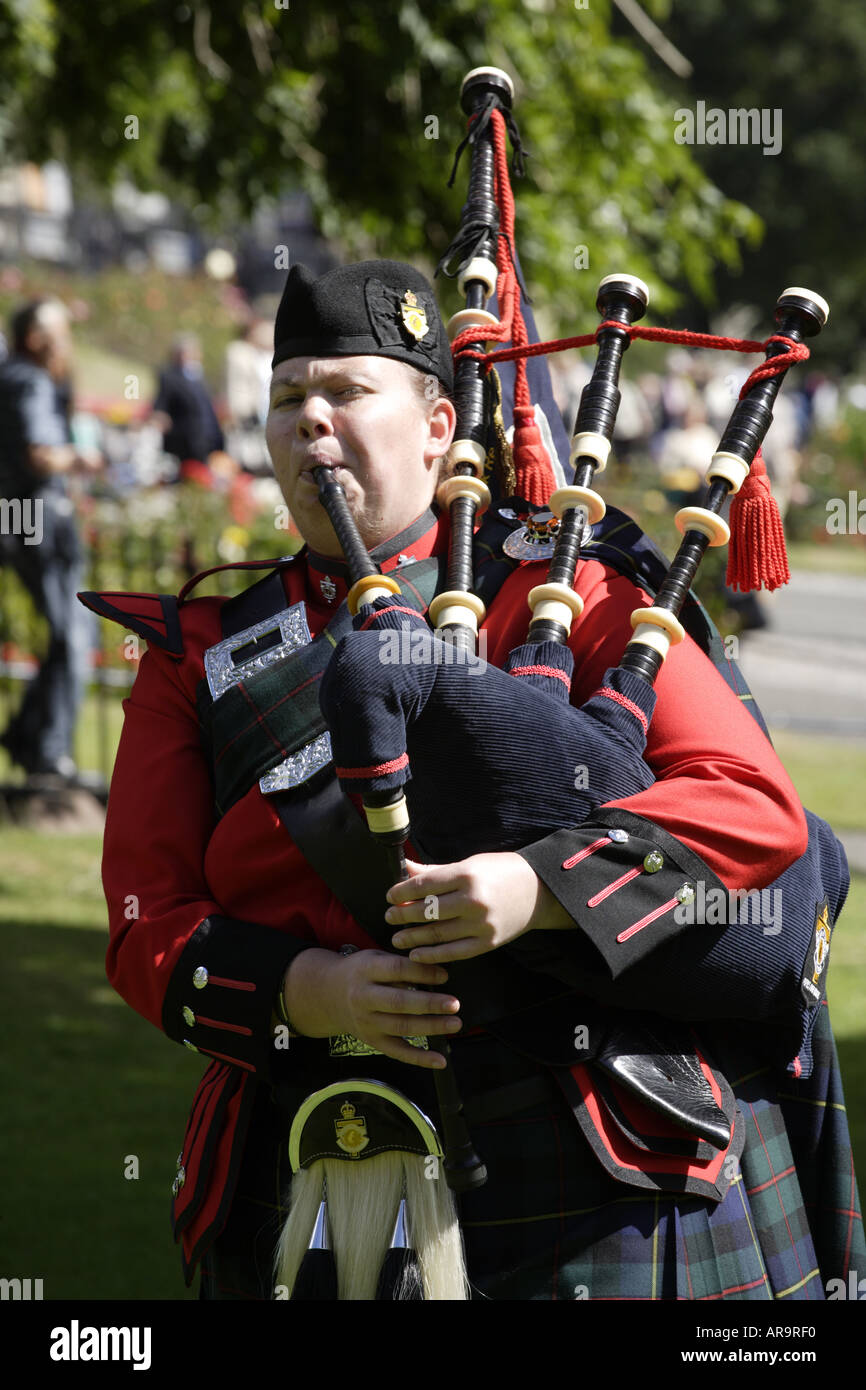 Female scottish piper hi-res stock photography and images - Alamy