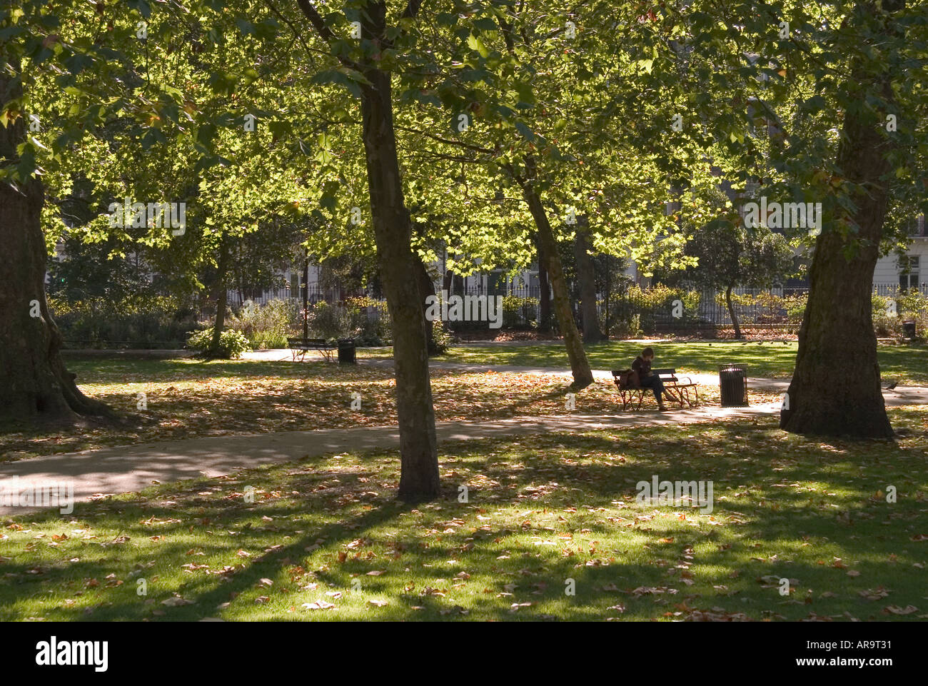 Russell square london bench hi-res stock photography and images - Alamy
