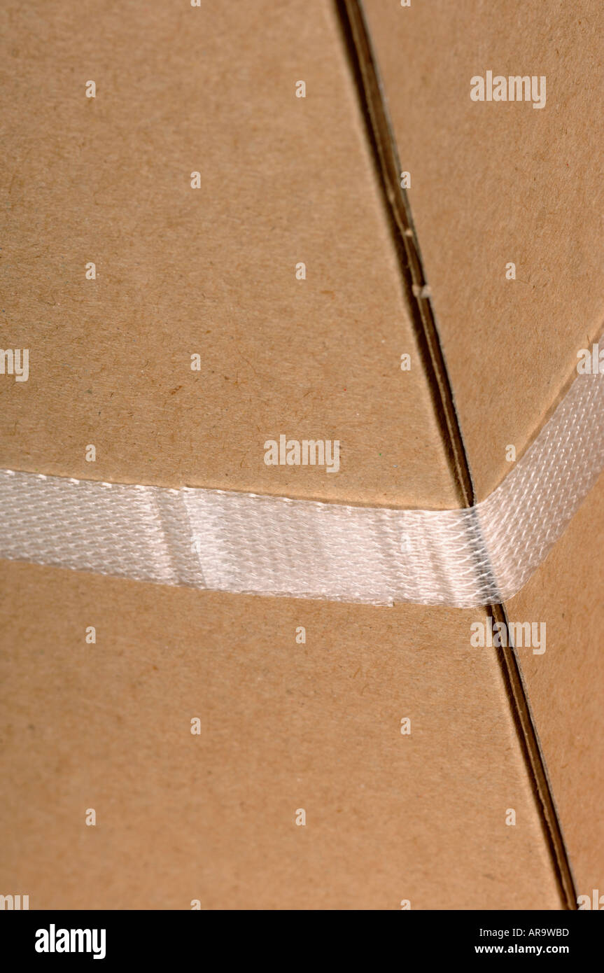 Cardboard box plastic strapping hi-res stock photography and images - Alamy