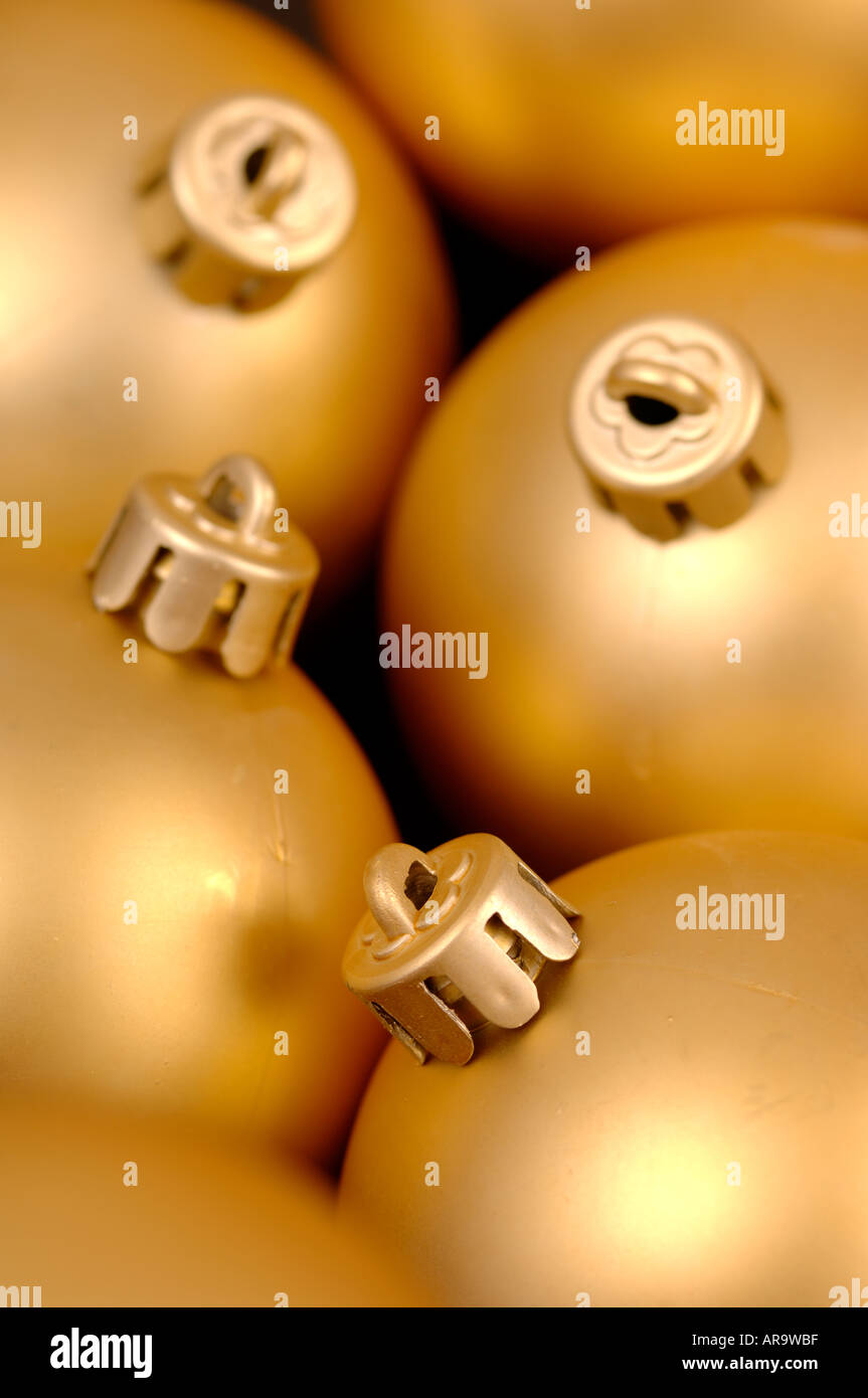 Gold christmas tree baubles hi-res stock photography and images - Alamy