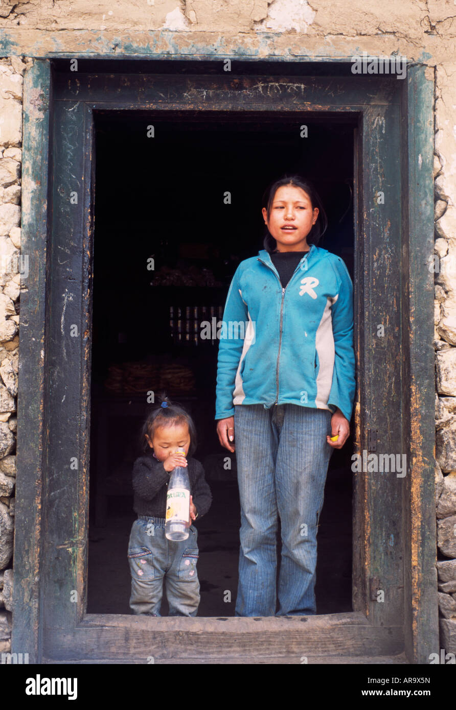 Tibetan children in doorway, Tibet Stock Photo - Alamy
