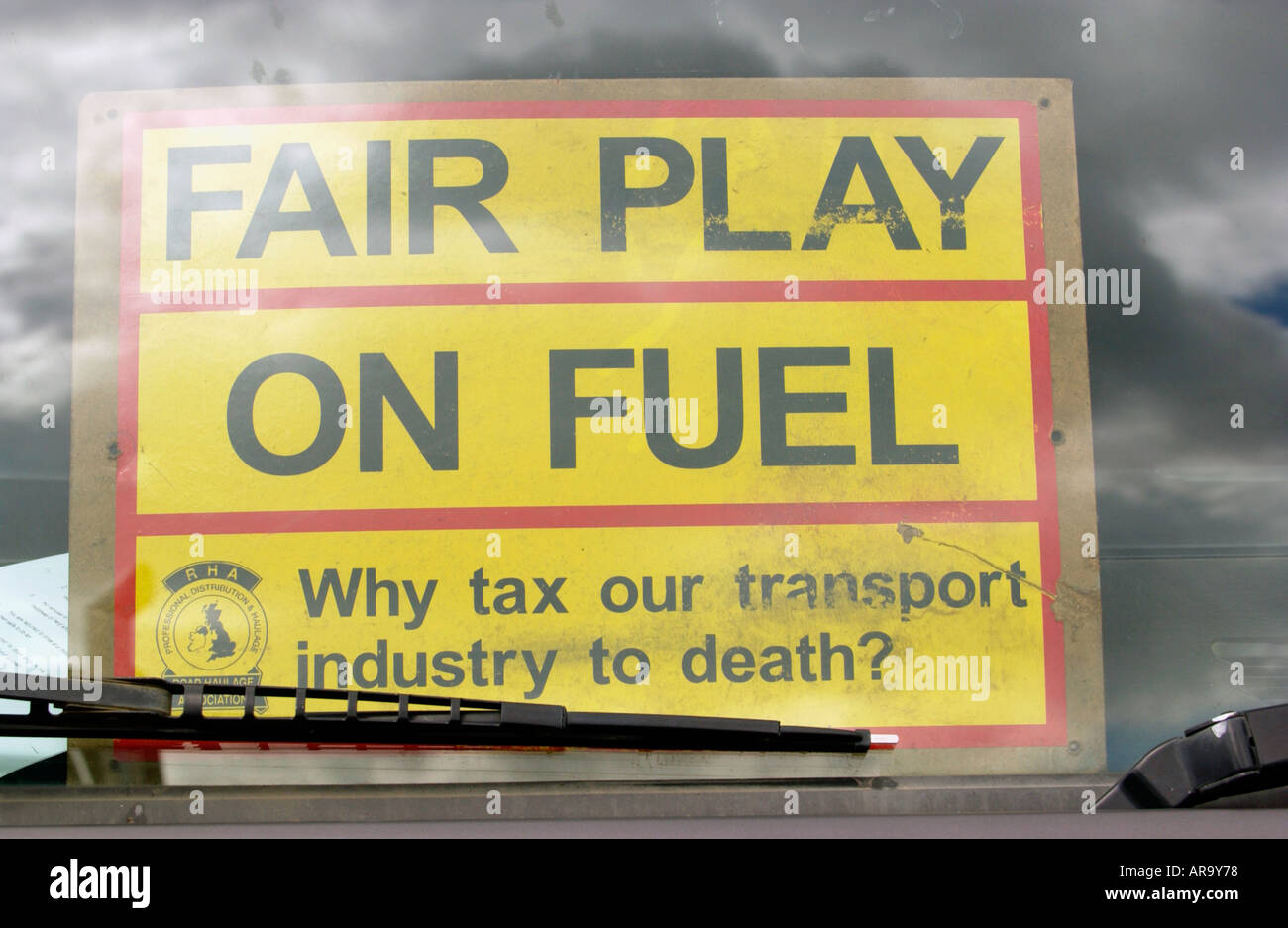Fuel truck sign hi-res stock photography and images - Alamy
