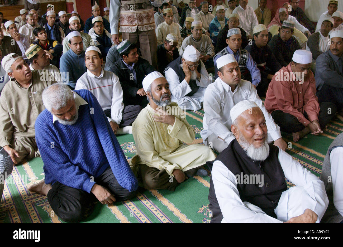 Muslim muslim congregation hi-res stock photography and images - Alamy