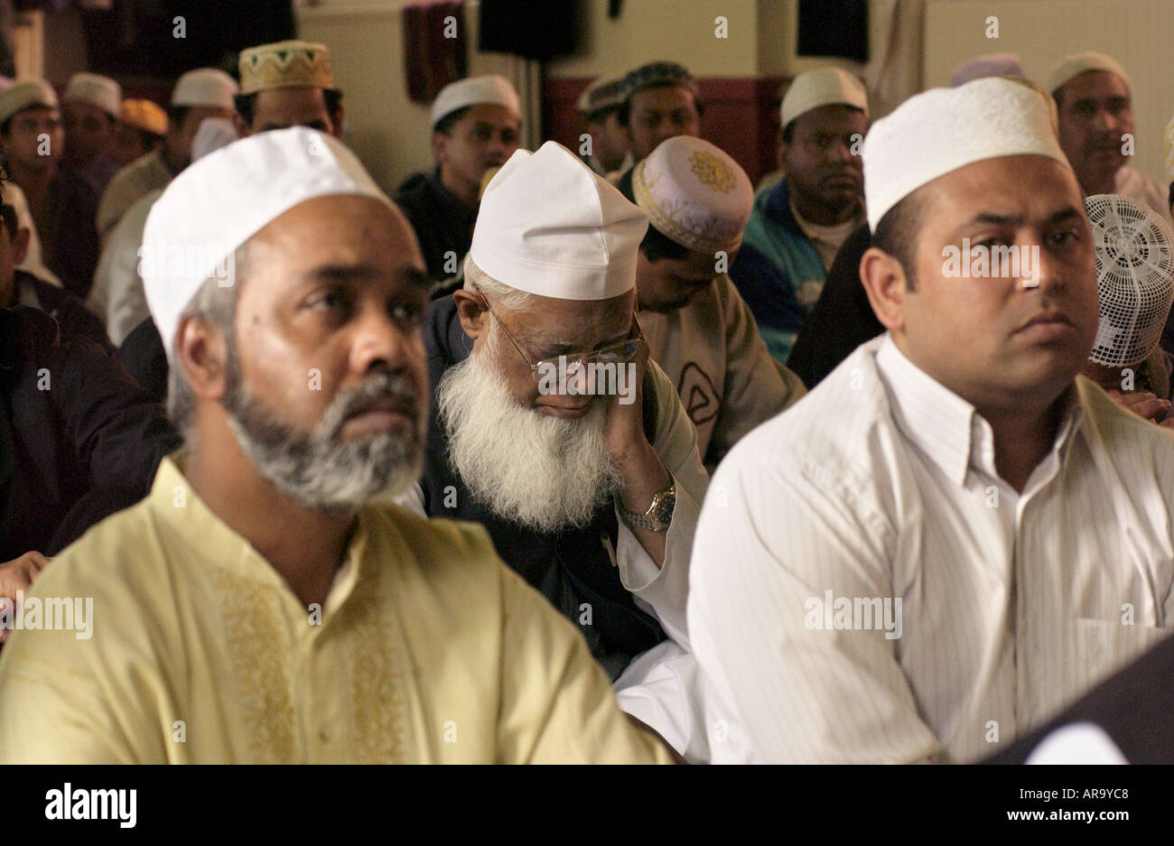 Multicultural congregation hi-res stock photography and images - Alamy