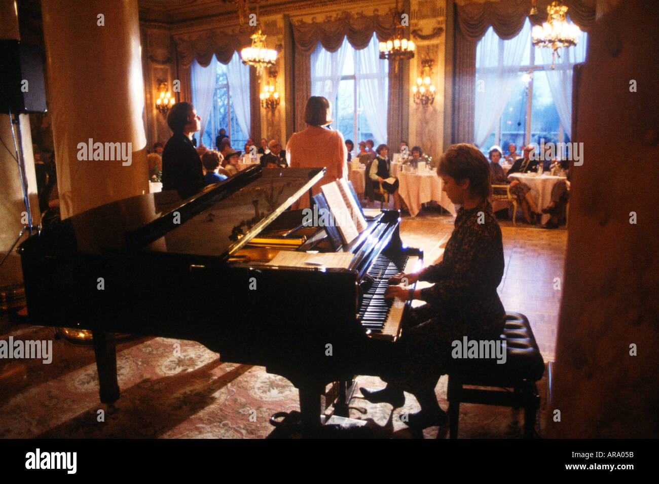 Tea dance ritz hi-res stock photography and images - Alamy