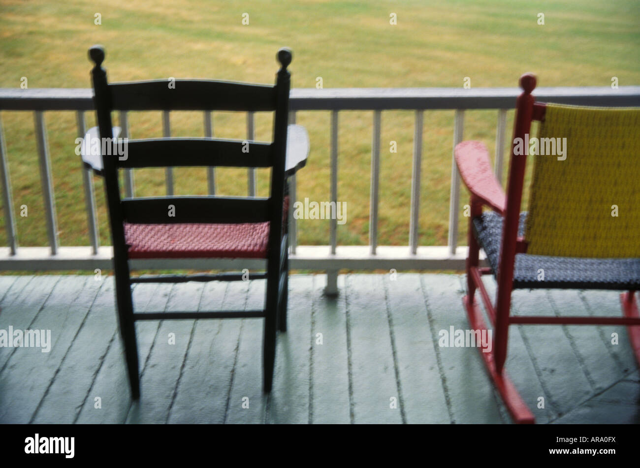 Two rocking chairs hi-res stock photography and images - Alamy