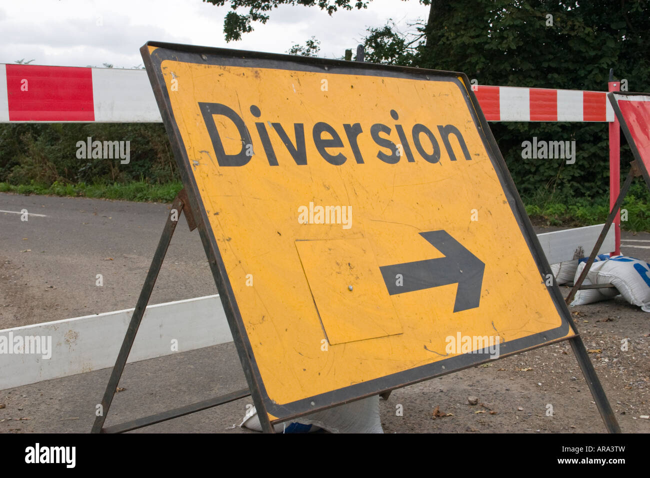 Diversion road sign at road works Stock Photo - Alamy