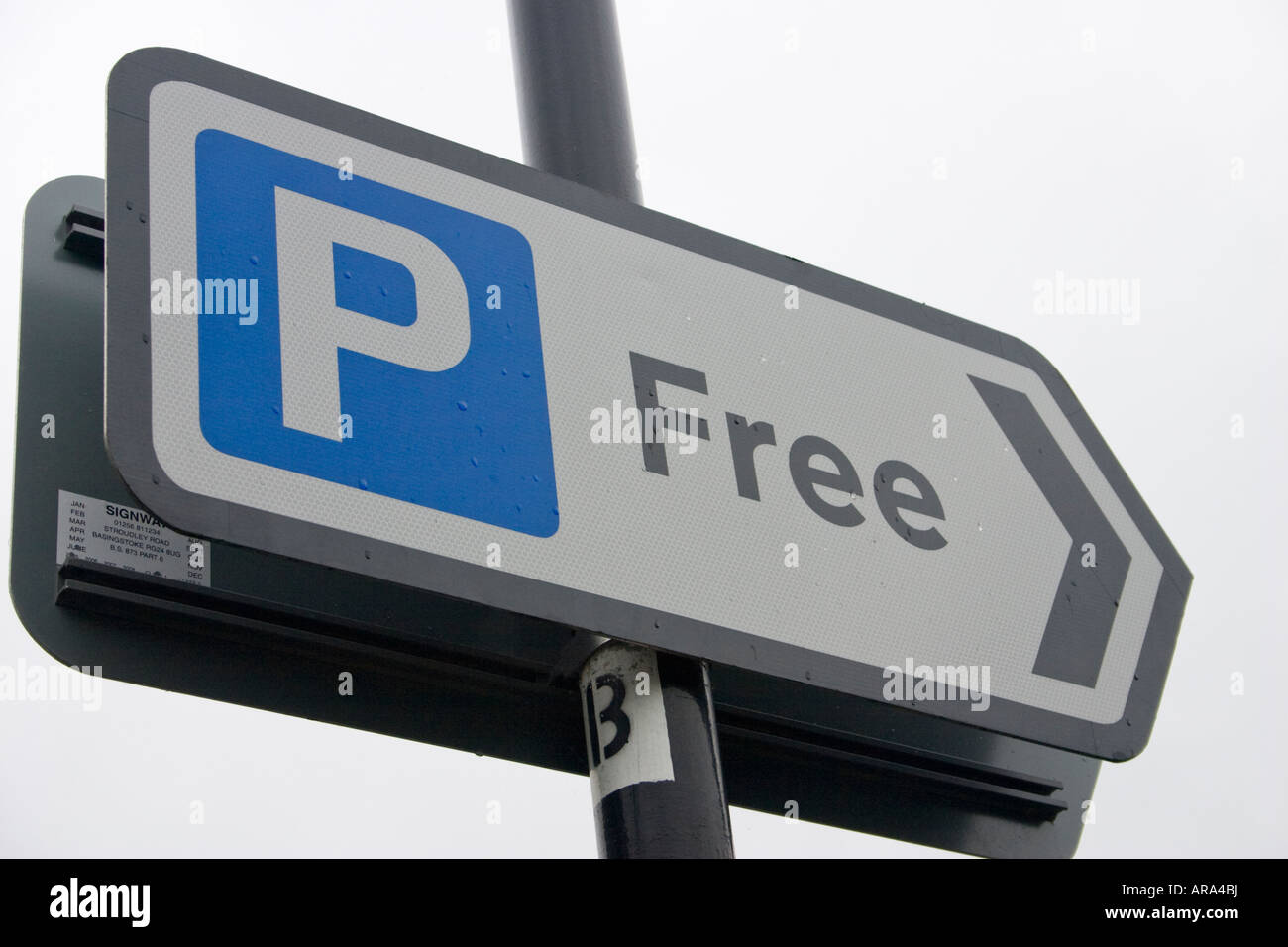 Direction sign arrow carpark hi-res stock photography and images - Alamy