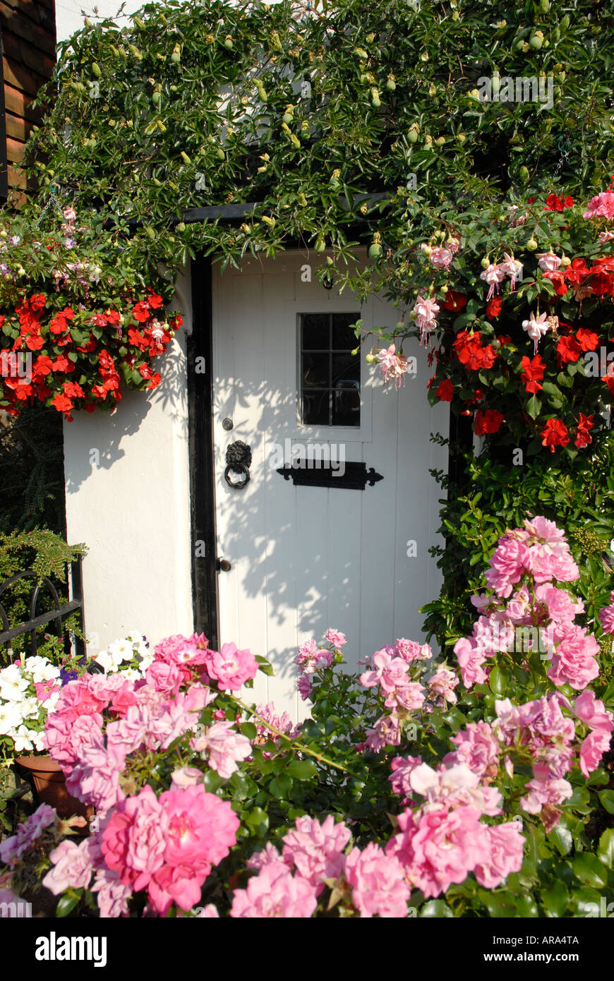 Country cottage door hi-res stock photography and images - Alamy