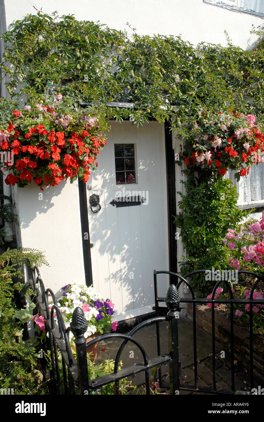 Country cottage door hi-res stock photography and images - Alamy