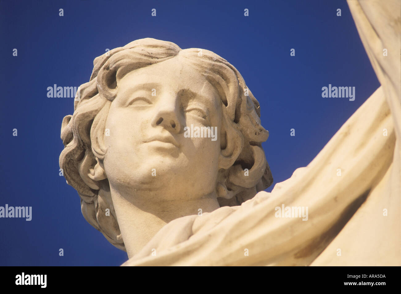 Roman statue head old hi-res stock photography and images - Alamy