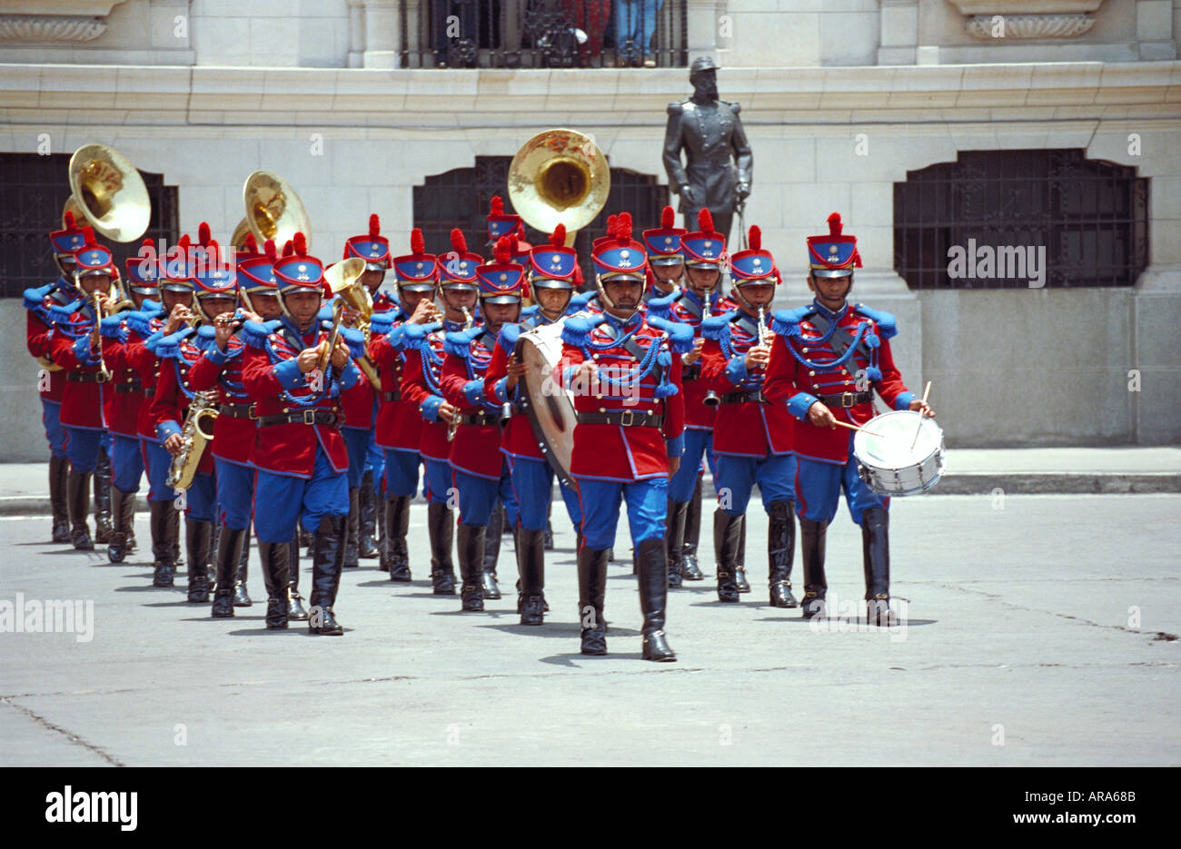 Lima presidential palace hi-res stock photography and images - Alamy