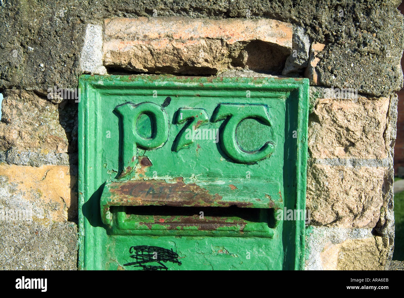 Green irish post box eire hi-res stock photography and images - Alamy