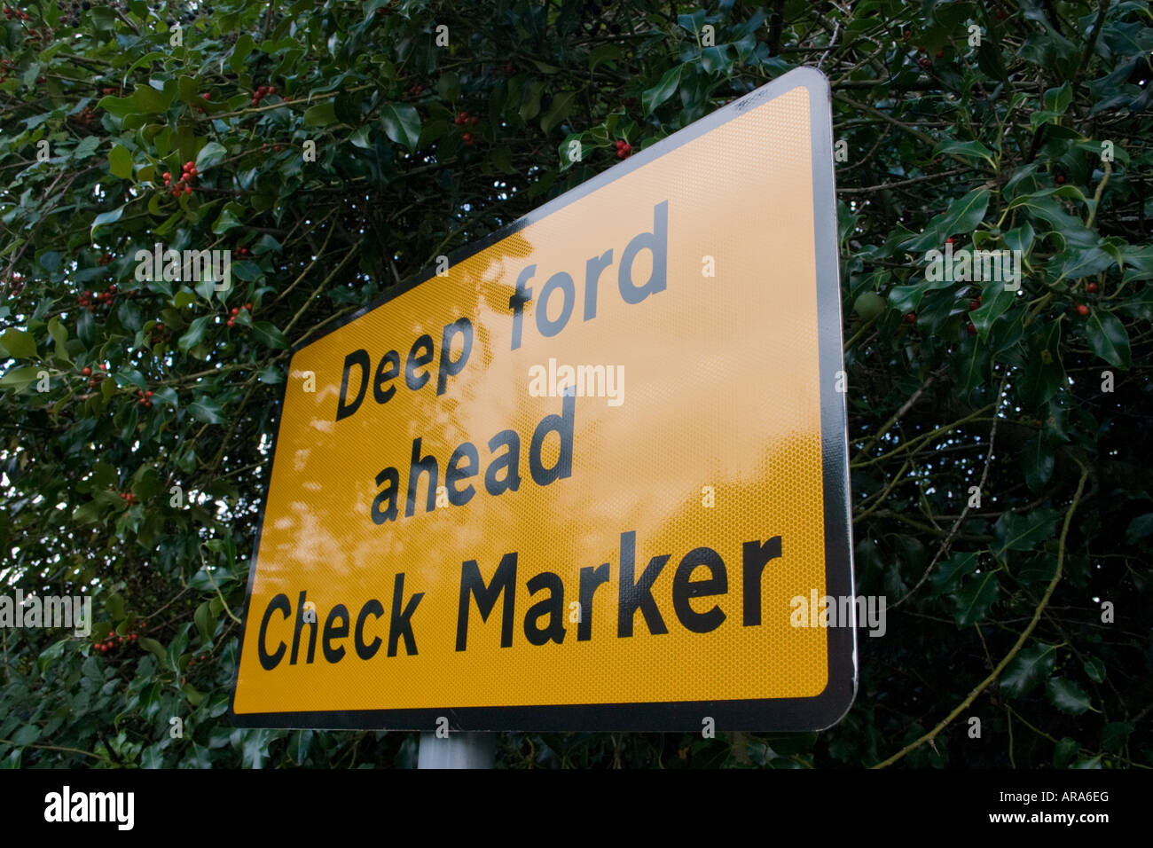 Ford cars uk sign hi-res stock photography and images - Alamy