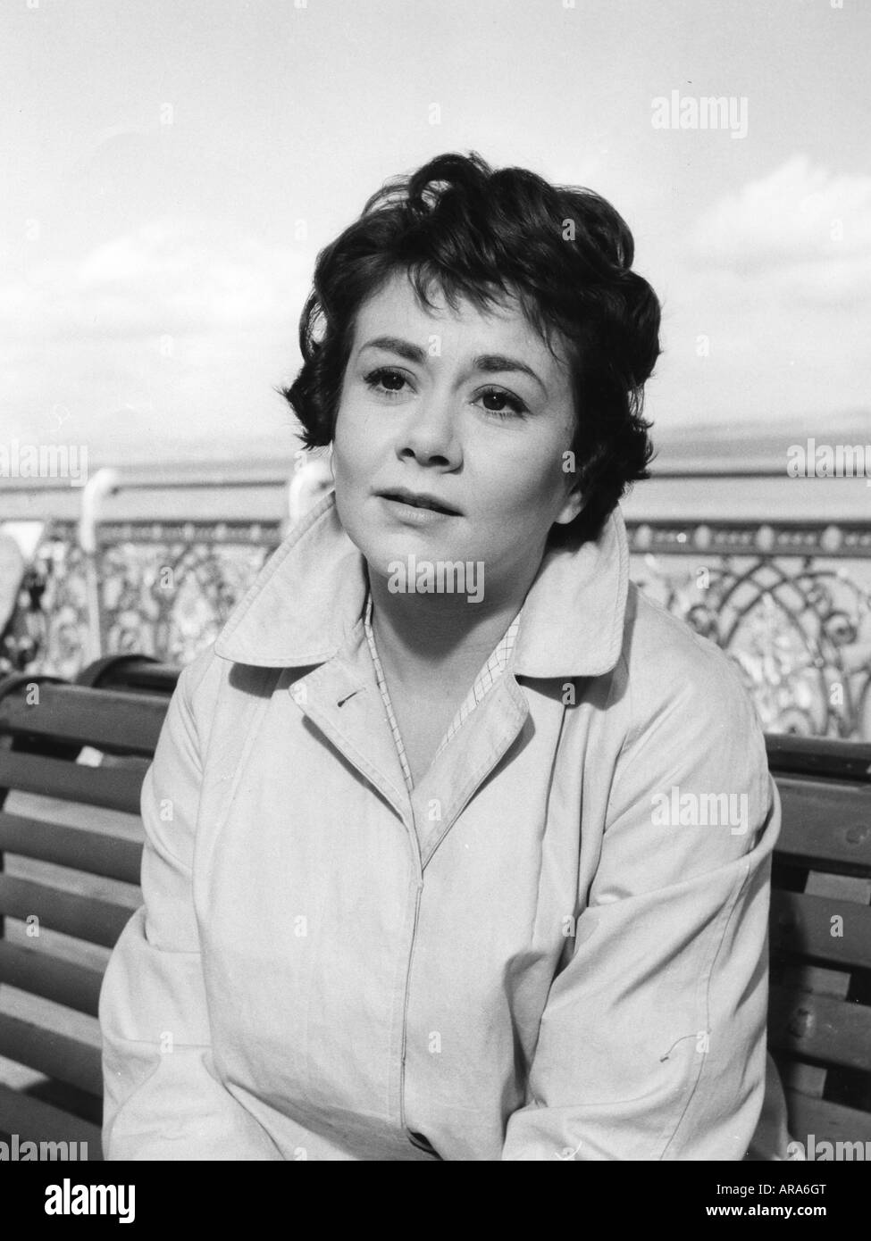 Joan Plowright High Resolution Stock Photography and Images - Alamy