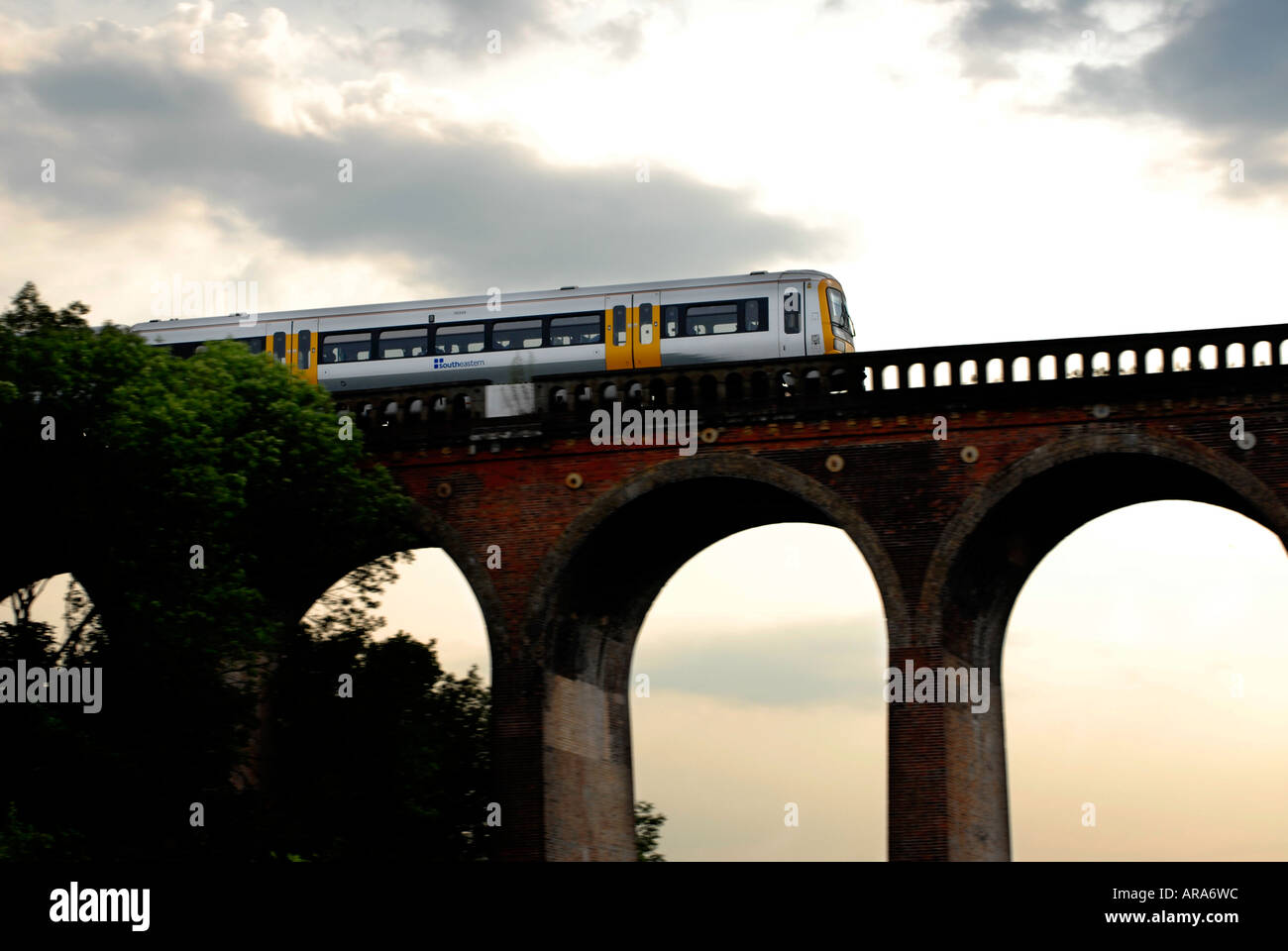 Commuter train passing over bridge hi-res stock photography and images ...