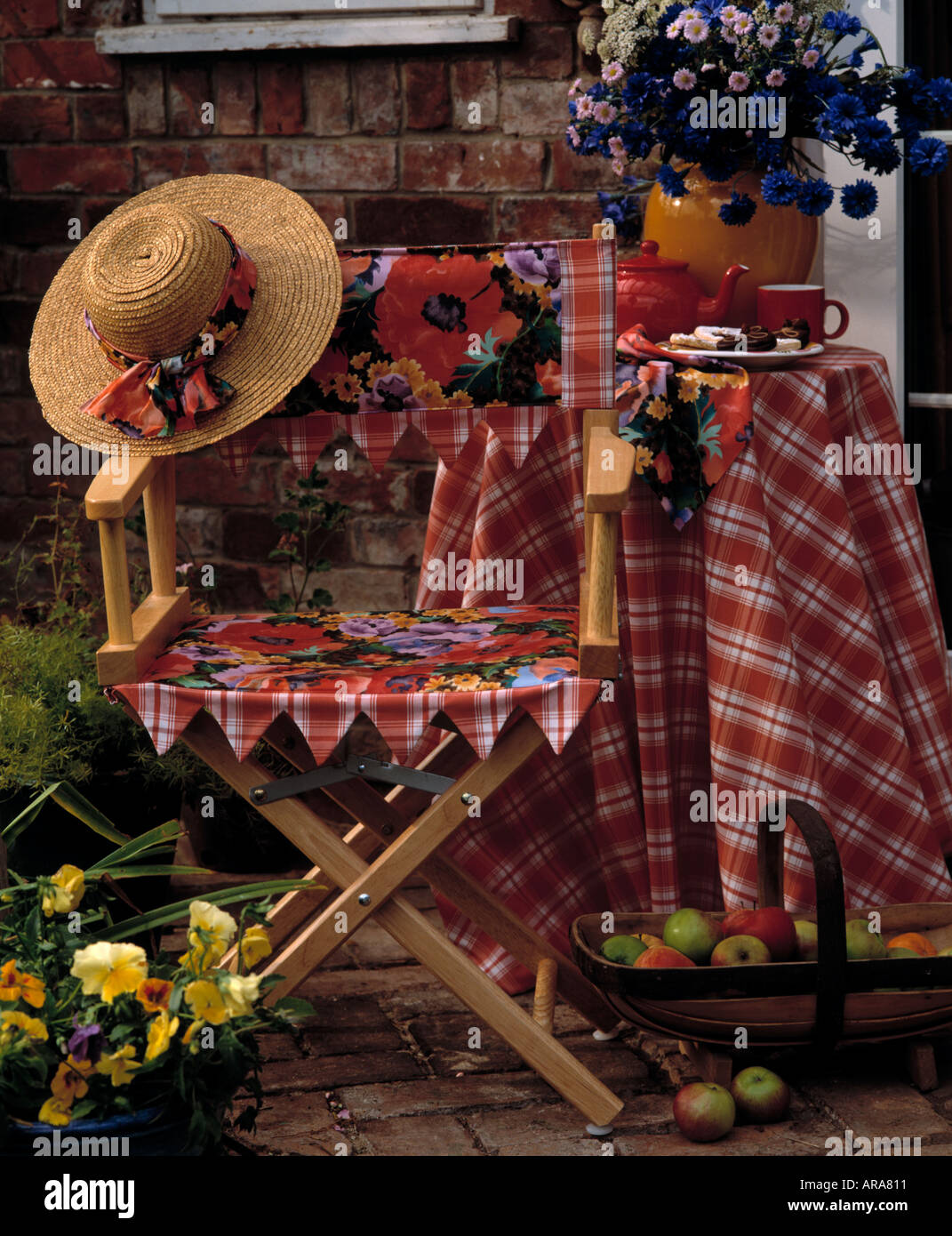 Decorative Garden Table and Chair Stock Photo - Alamy