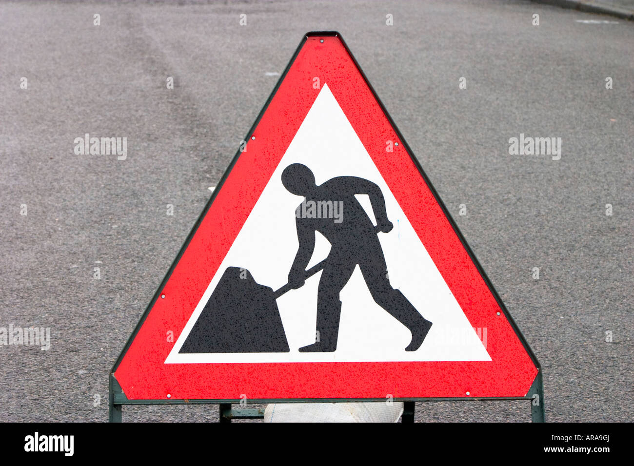 Men at work road signs hi-res stock photography and images - Alamy