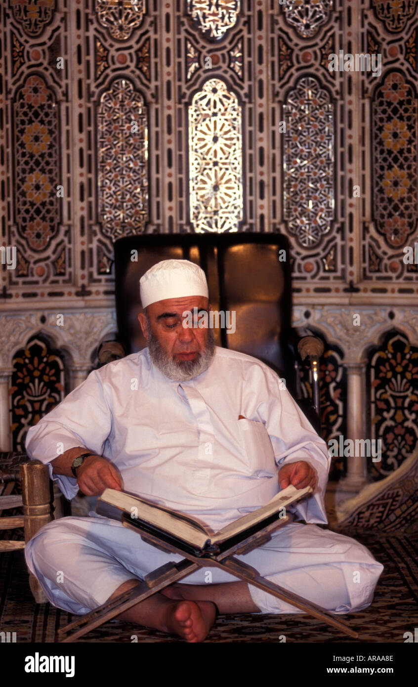 Syrian Arab reading the Koran, Omayyad/Umayyad Mosque, Damascus, Syria ...