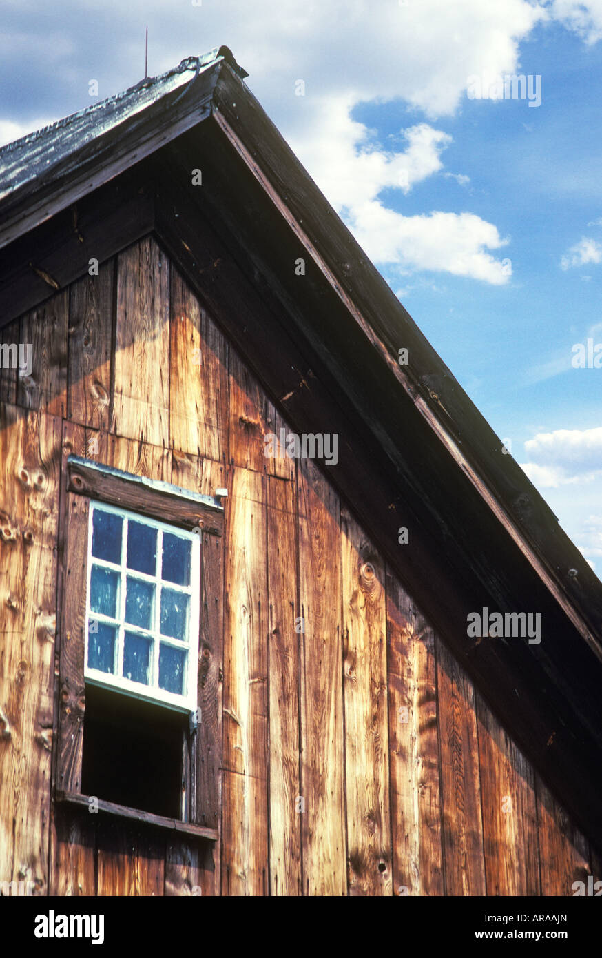 early american style wooden barn Stock Photo - Alamy