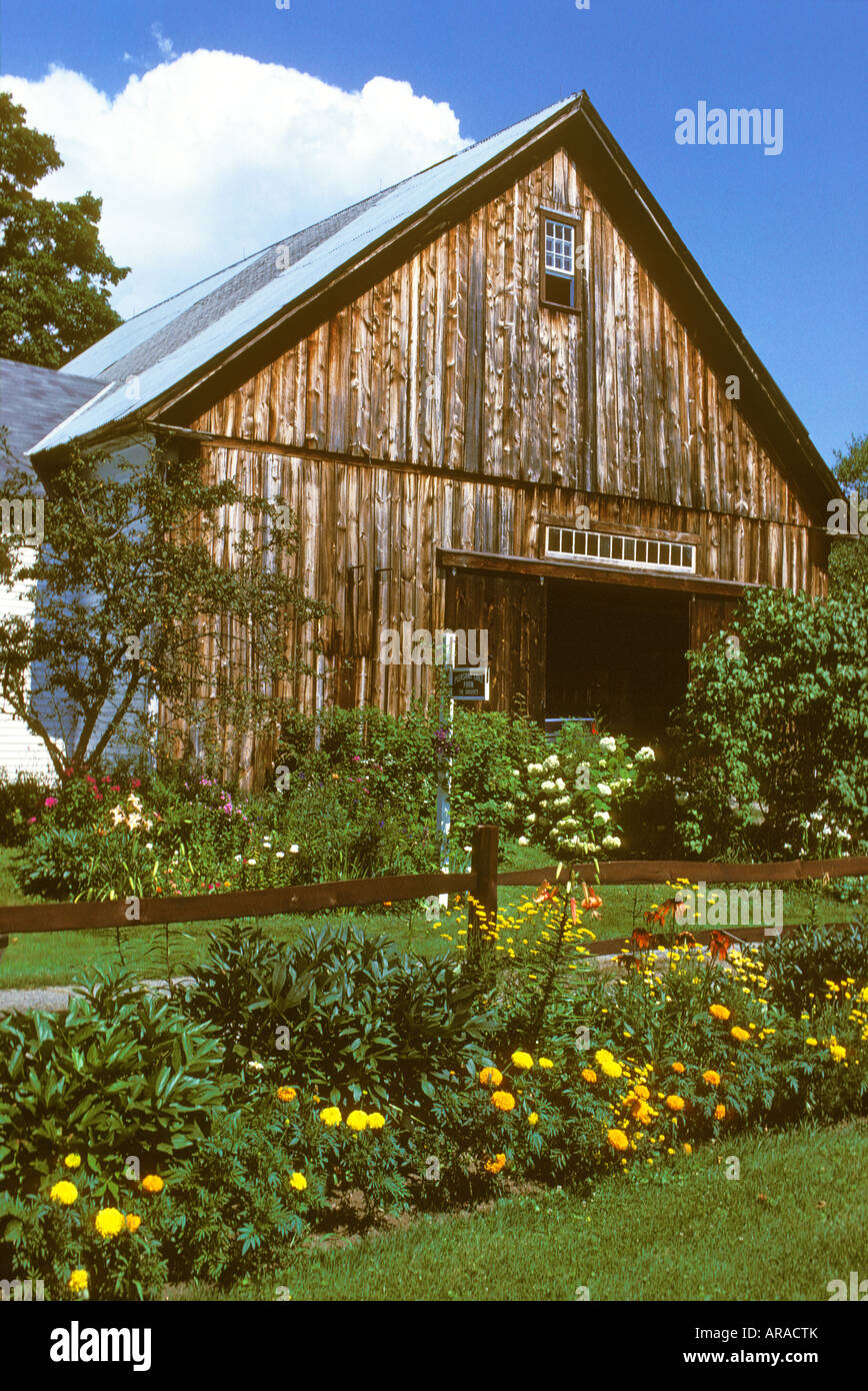 early american style wooden barn Stock Photo - Alamy