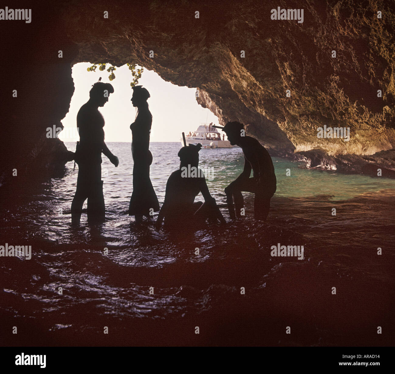 Scuba cave jamaica hi-res stock photography and images - Alamy