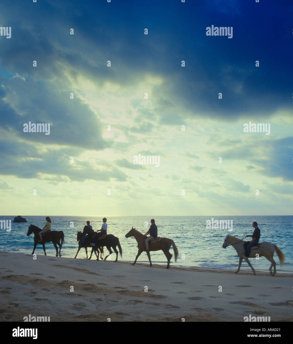 Bermuda people beach hi-res stock photography and images - Alamy