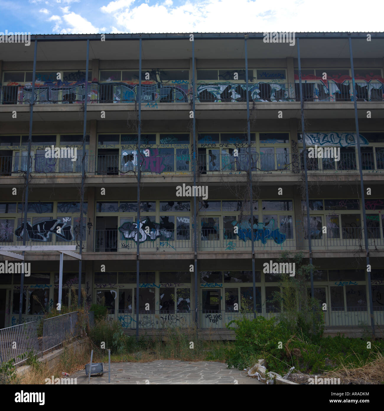 Post apocalyptic graffiti hi-res stock photography and images - Alamy