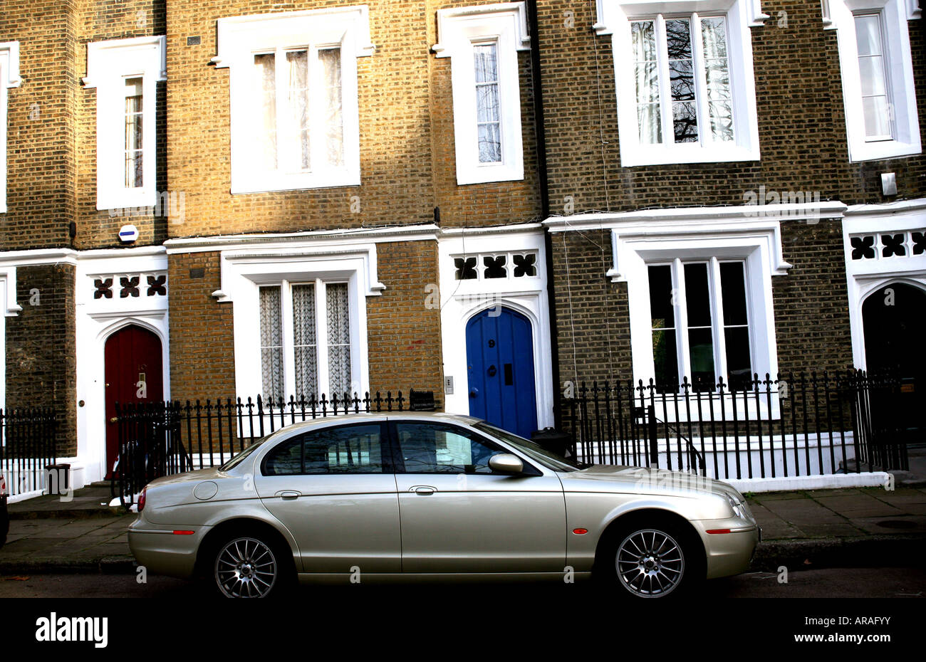 posh car parked outside posh houses in London square 2007 Stock Photo ...