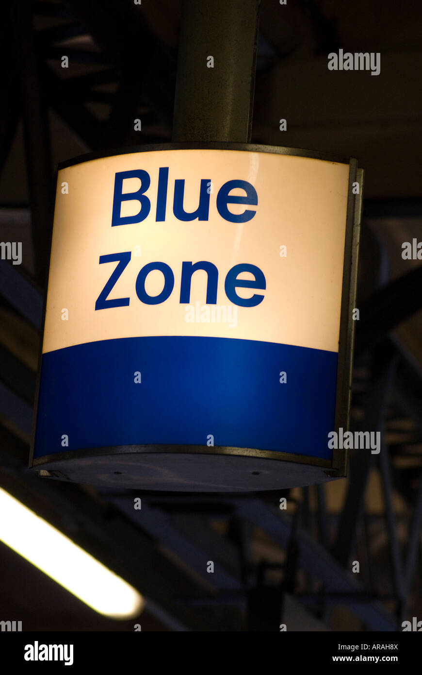 Blue zone sign at Lancaster train station Stock Photo - Alamy