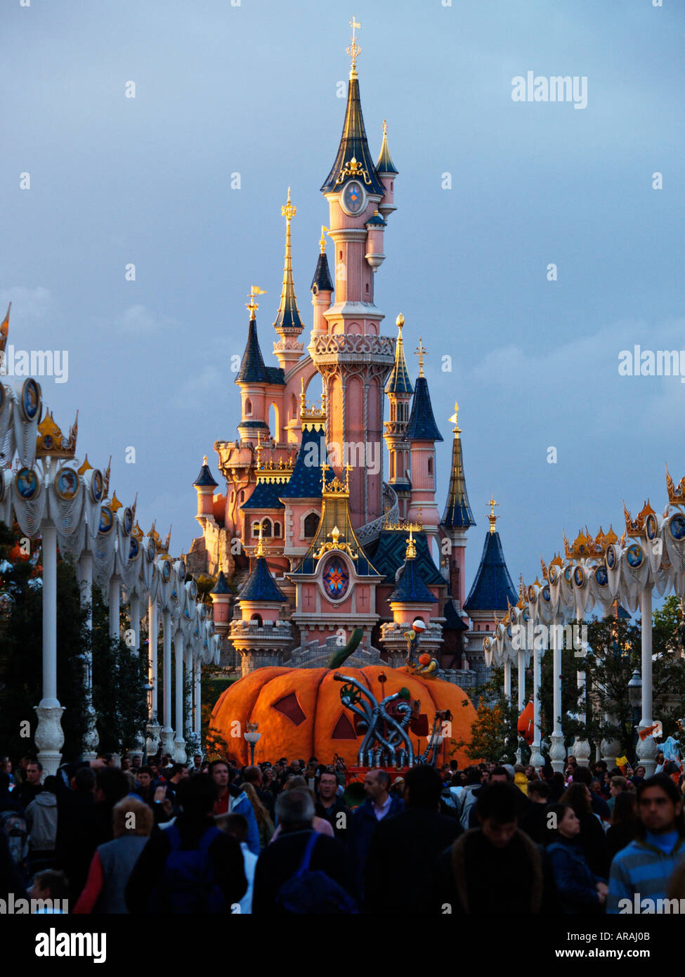 Disneyland paris castle blue sky hi-res stock photography and images ...