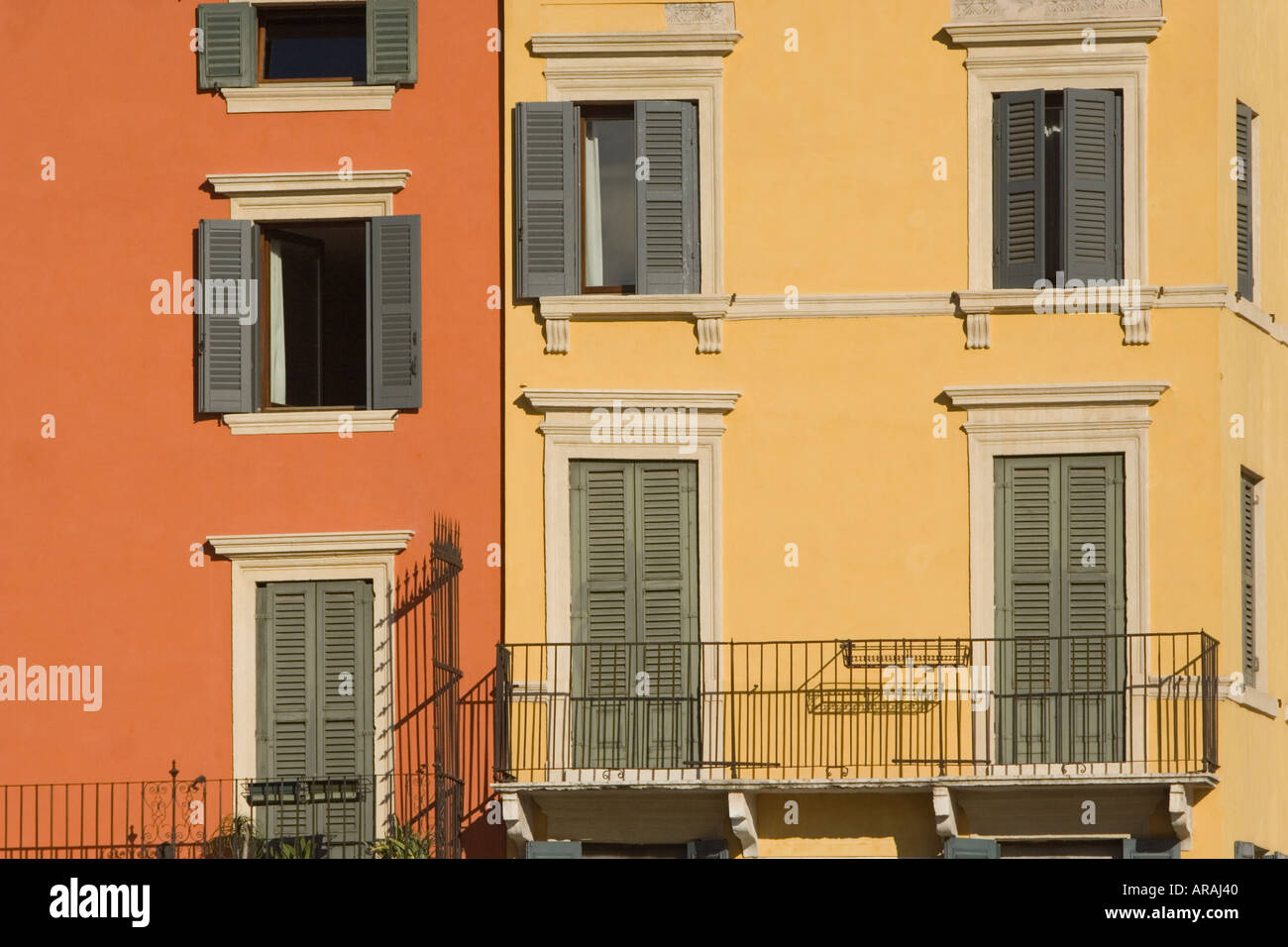 Typical italian colour of buildings of Palazzo Barbieri, Piazza Brà ...