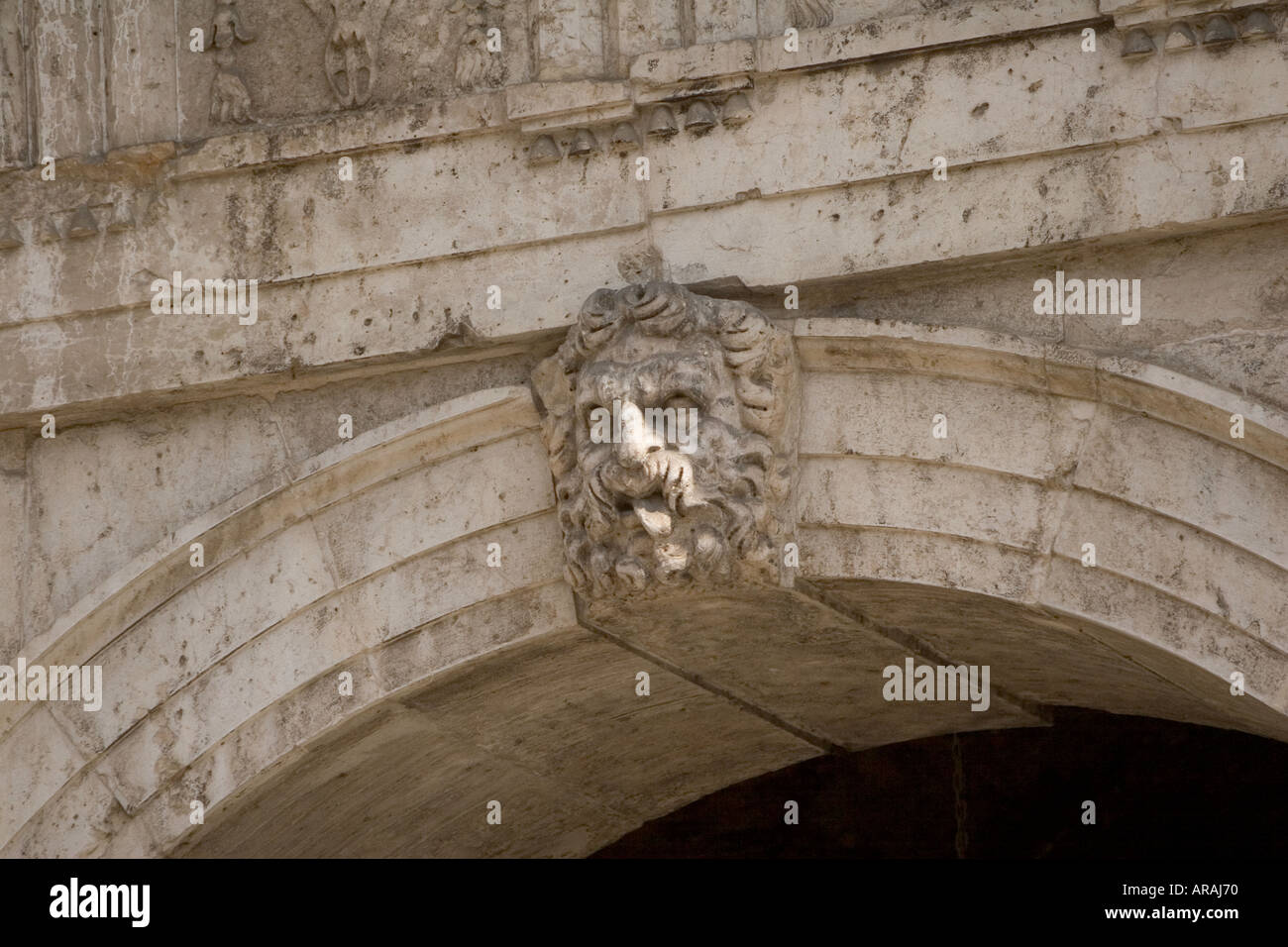 Arch facade hi-res stock photography and images - Alamy