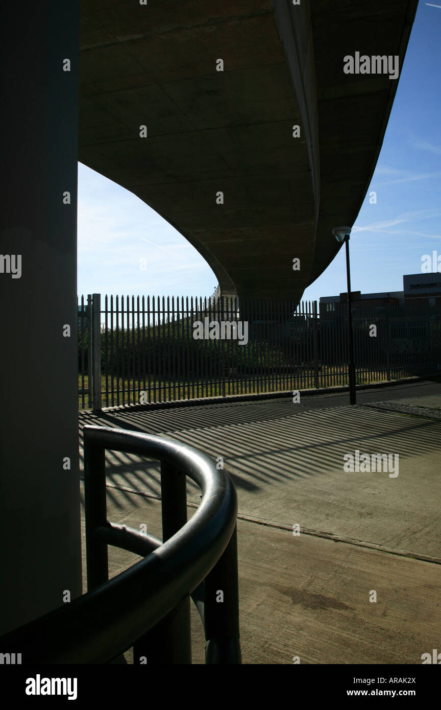Bridge shapes hi-res stock photography and images - Alamy