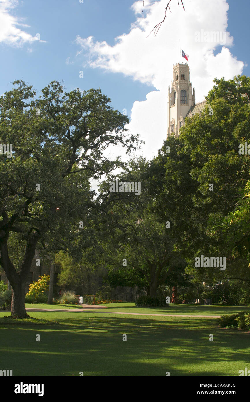 Park and grounds of The Alamo Stock Photo - Alamy