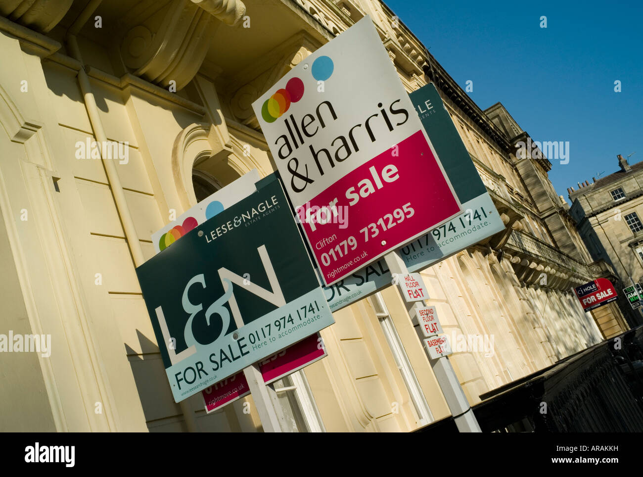 For sale sign board hi-res stock photography and images - Alamy