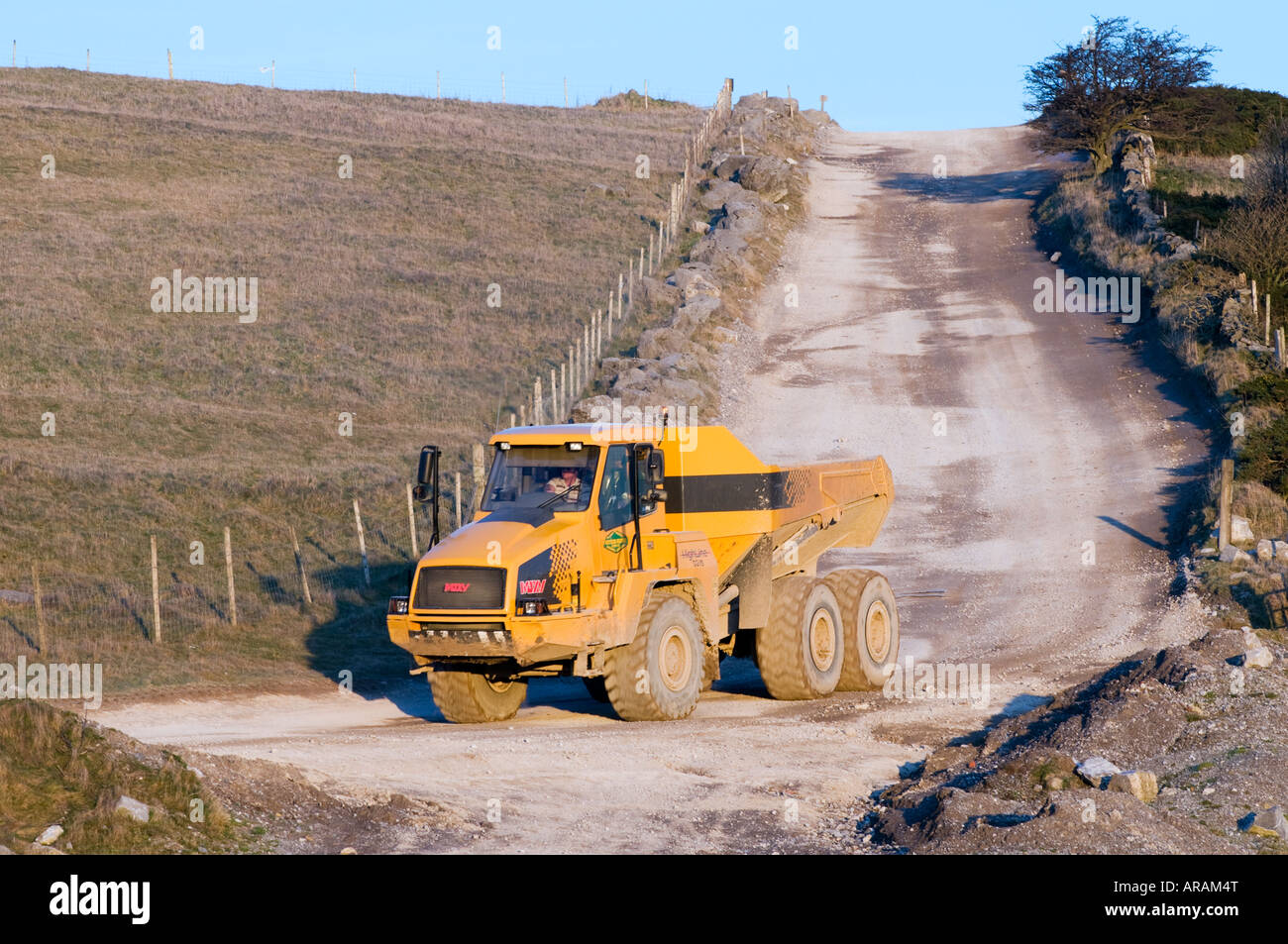 Yellow lorries hi-res stock photography and images - Alamy