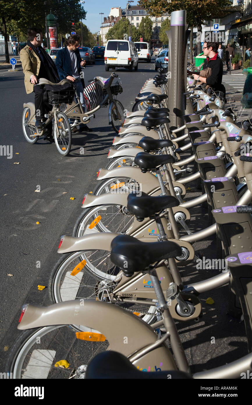 Bicycles paris hi-res stock photography and images - Alamy