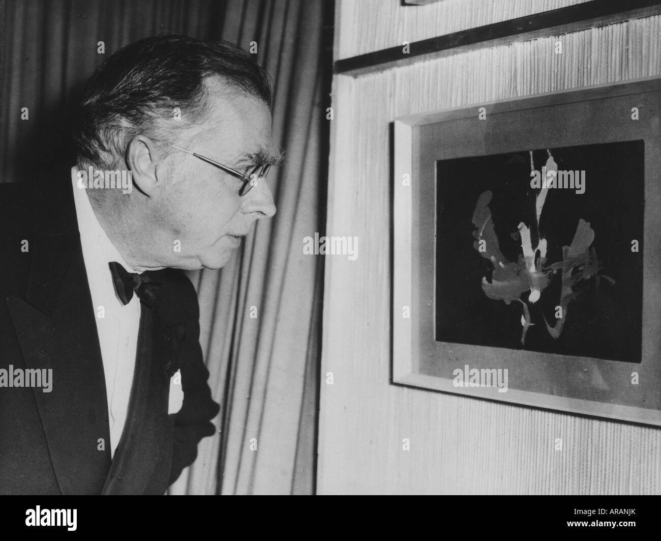 Sir julian sorell huxley hi-res stock photography and images - Alamy