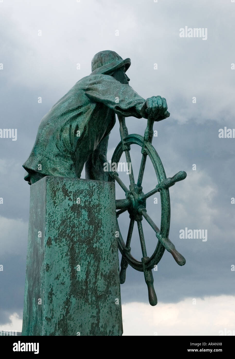 Gloucester fishing statue hi-res stock photography and images - Alamy