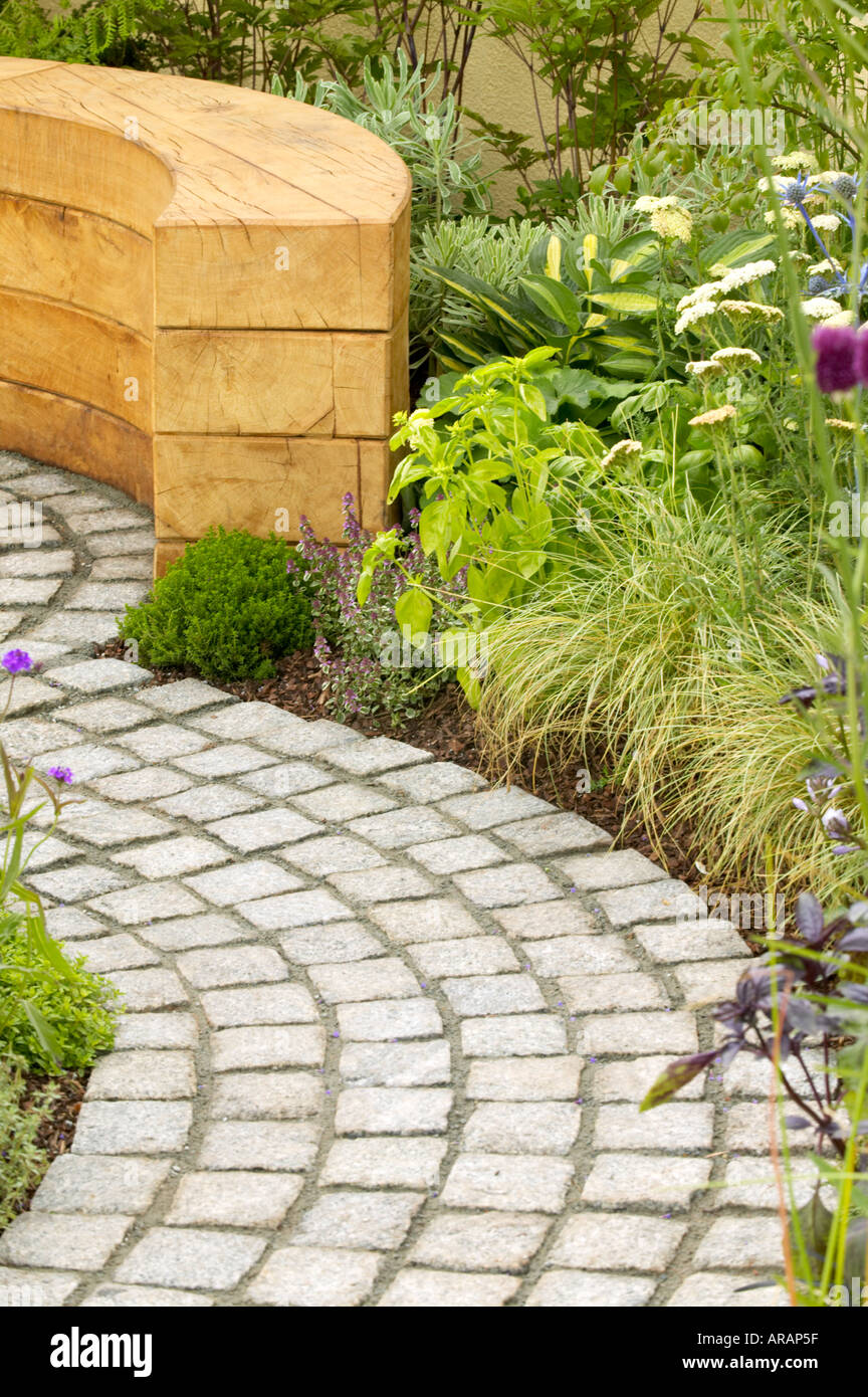 Curved bench hi-res stock photography and images - Alamy