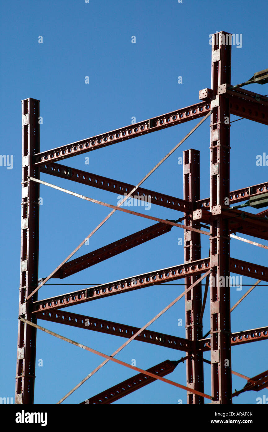Metal scaffolding hi-res stock photography and images - Alamy