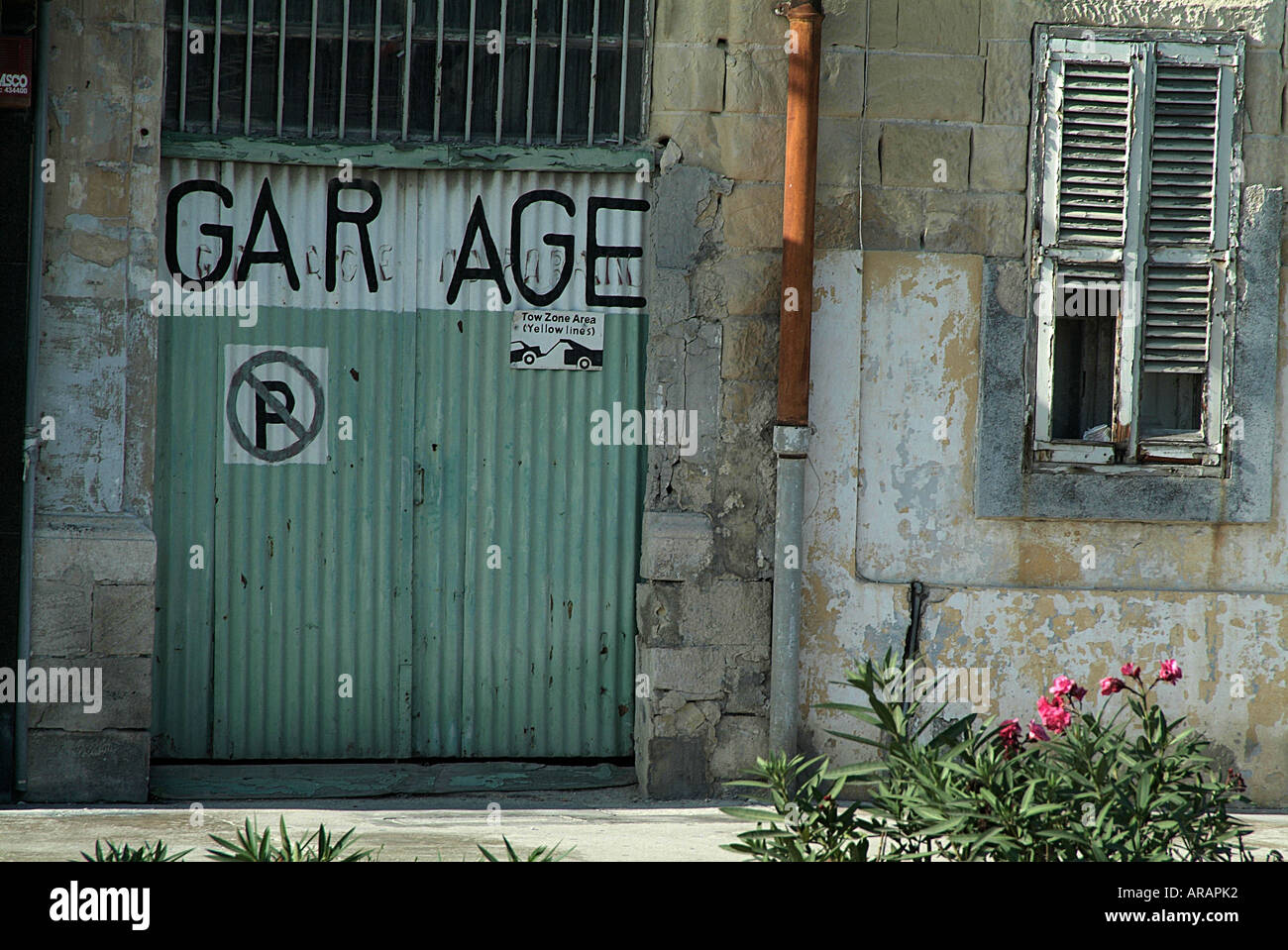 mend, fix, car, garage, mechanic, repair, bodge, dangerous, backstreet ...