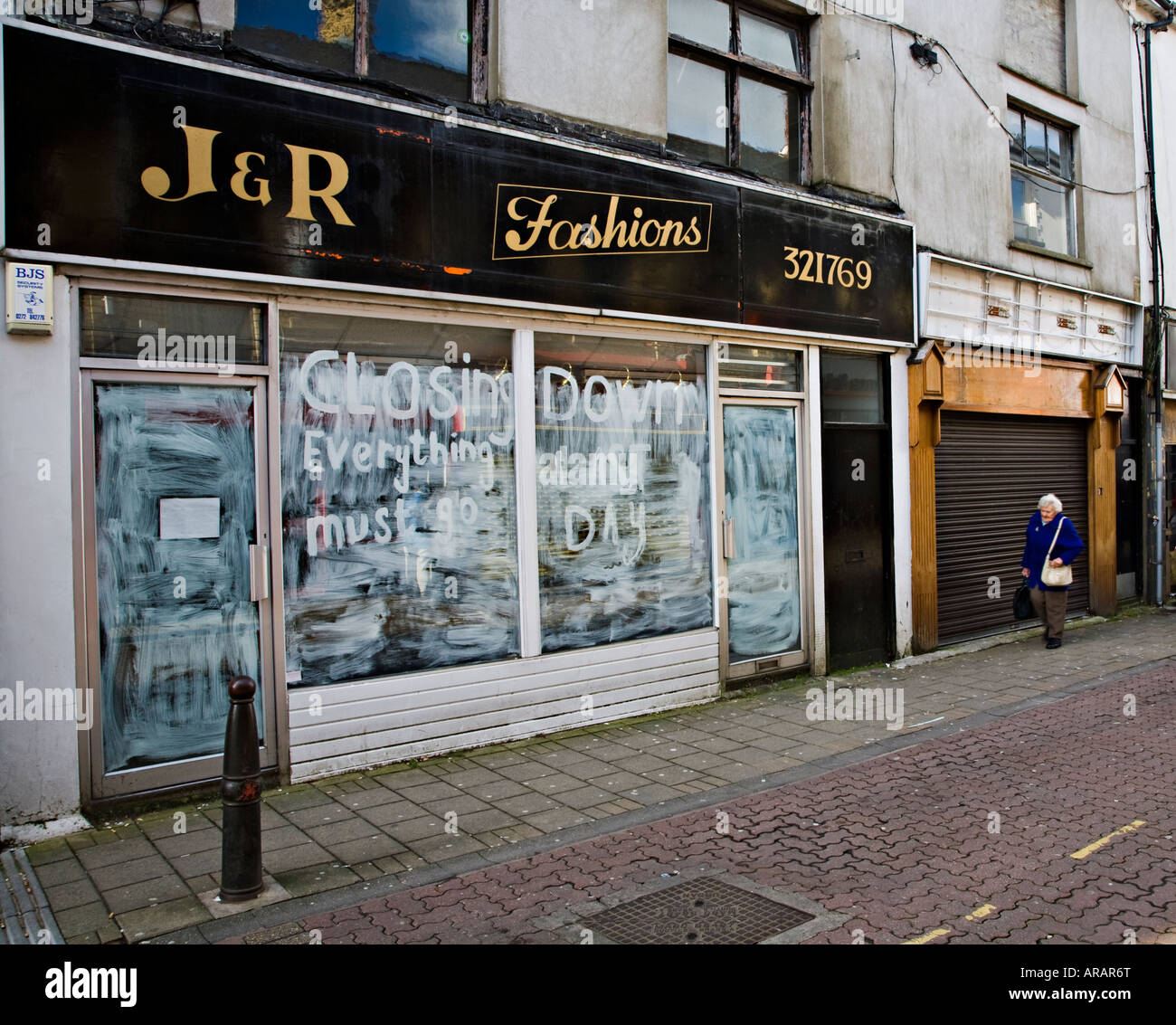 Everything closed hi-res stock photography and images - Alamy