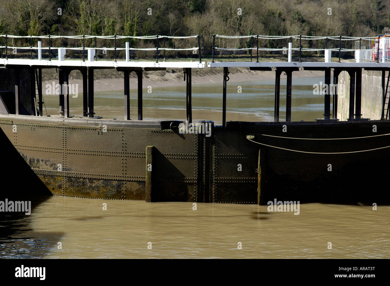 Gates floating harbour hi-res stock photography and images - Alamy