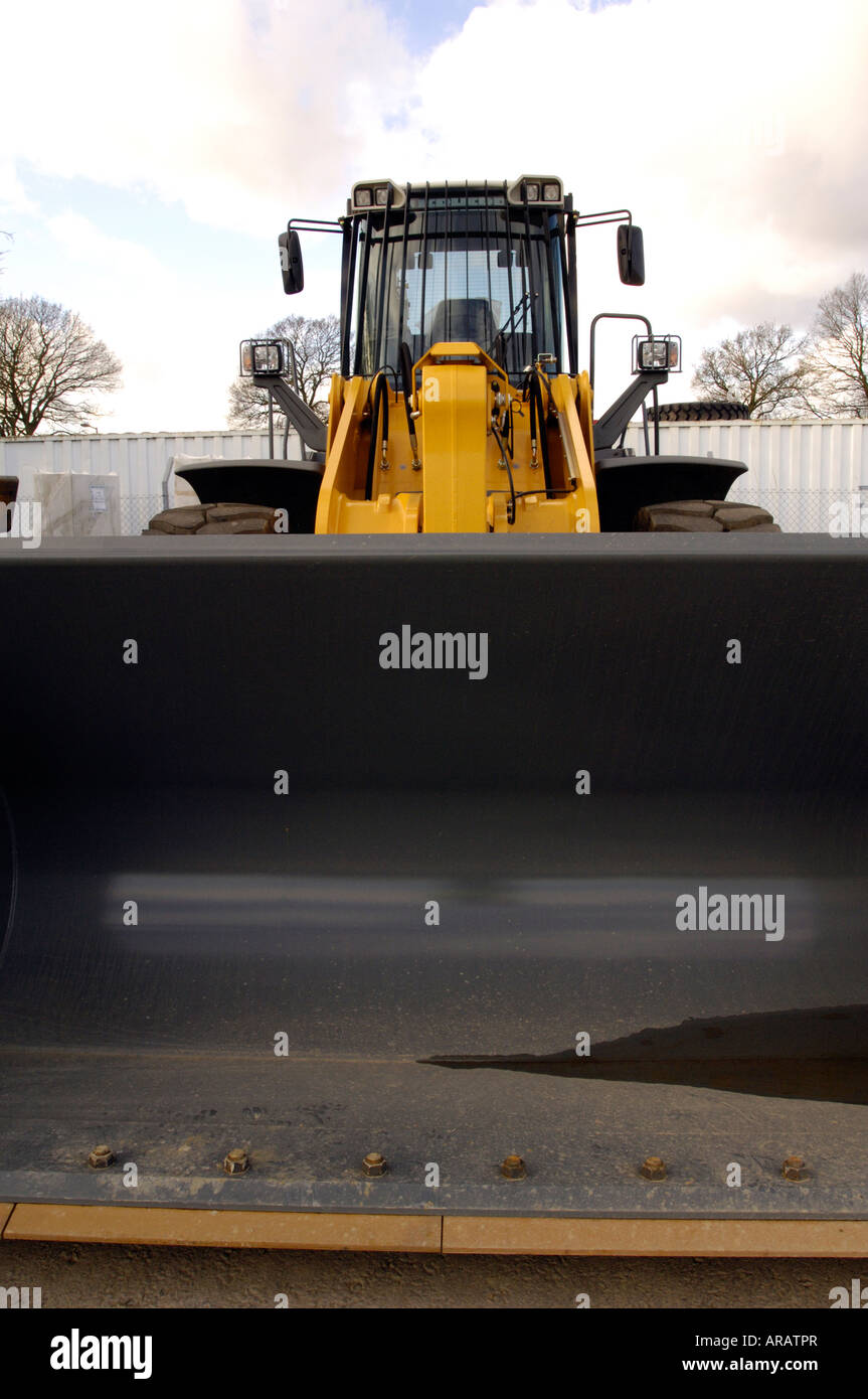 a large jcb digger earth mover moving machine with large scoop bucket ...