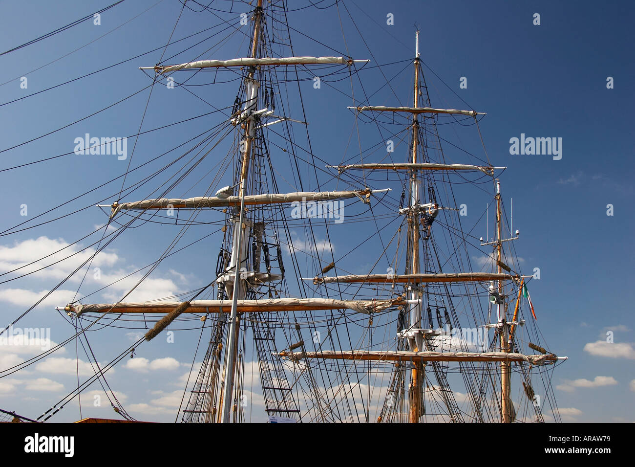 Ship masts hi-res stock photography and images - Alamy